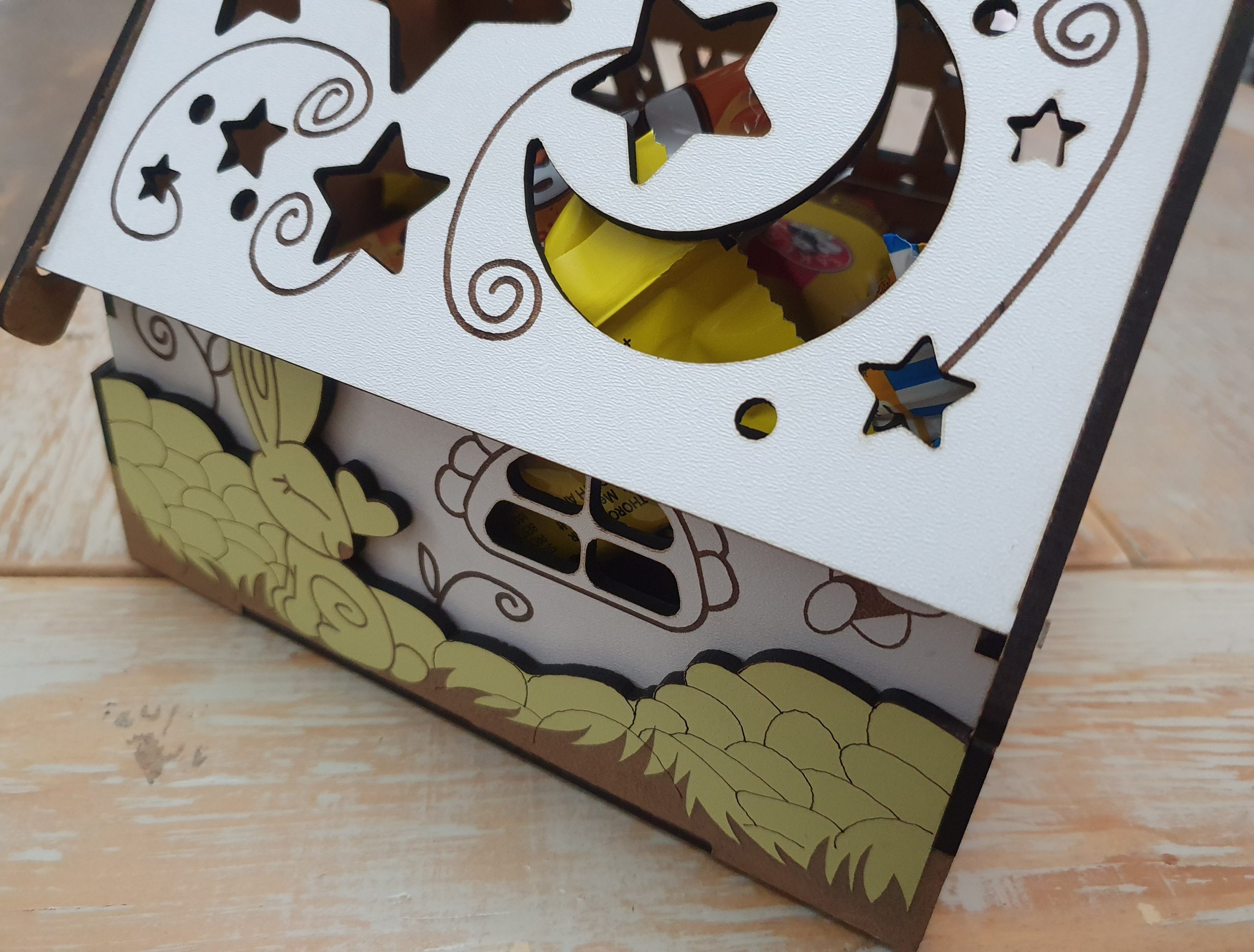 EASTER HOUSE - Laser Lief